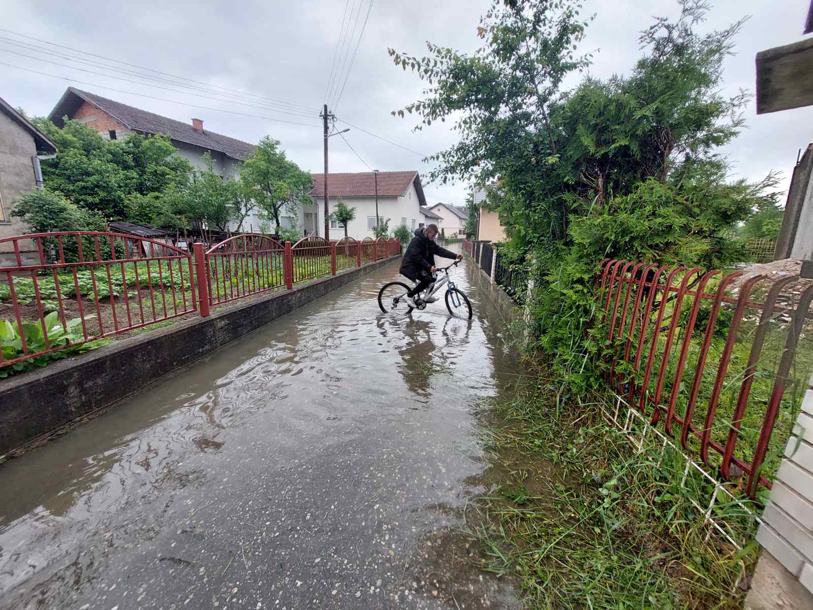 Rastu vodostaji Une i Sane, uvedene vanredne mjere | BN